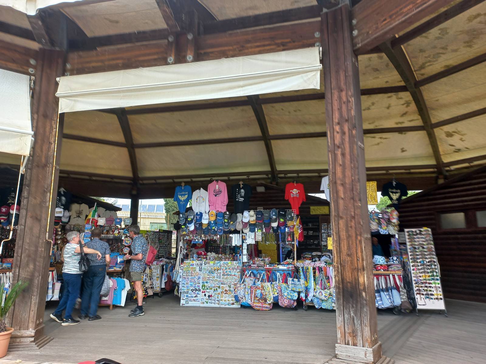 Souvenir stalls - Syracuse | store / shop