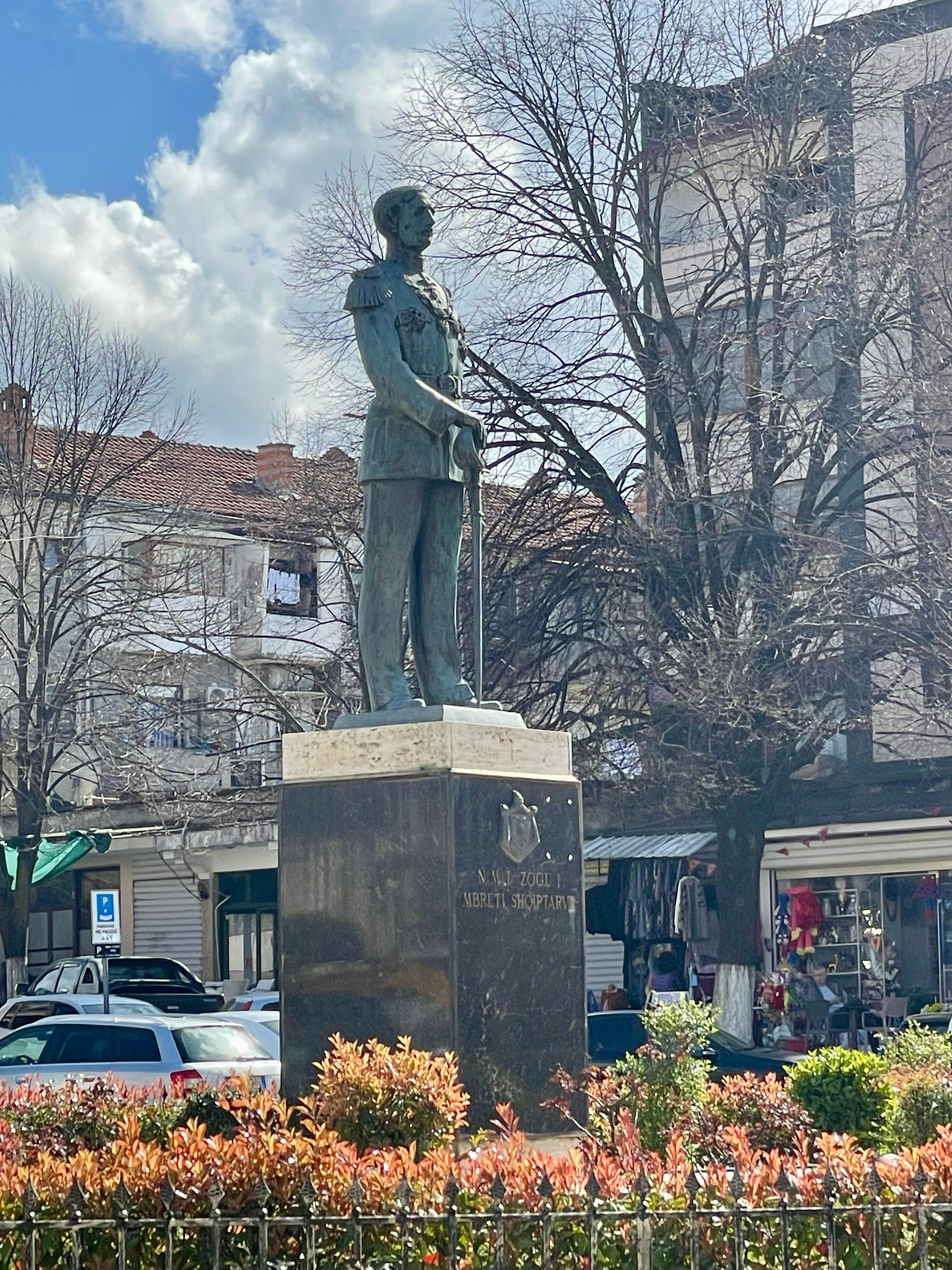 Statuja e Mbretit Zog - Burrel