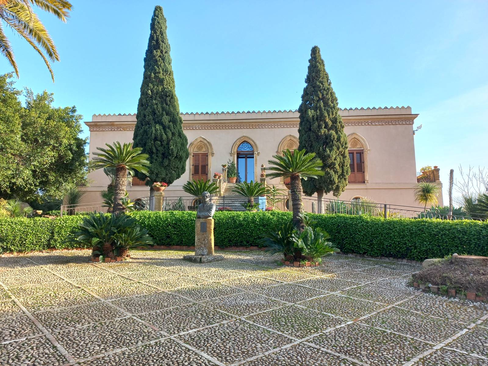 Monument to Alexander Hardcastle