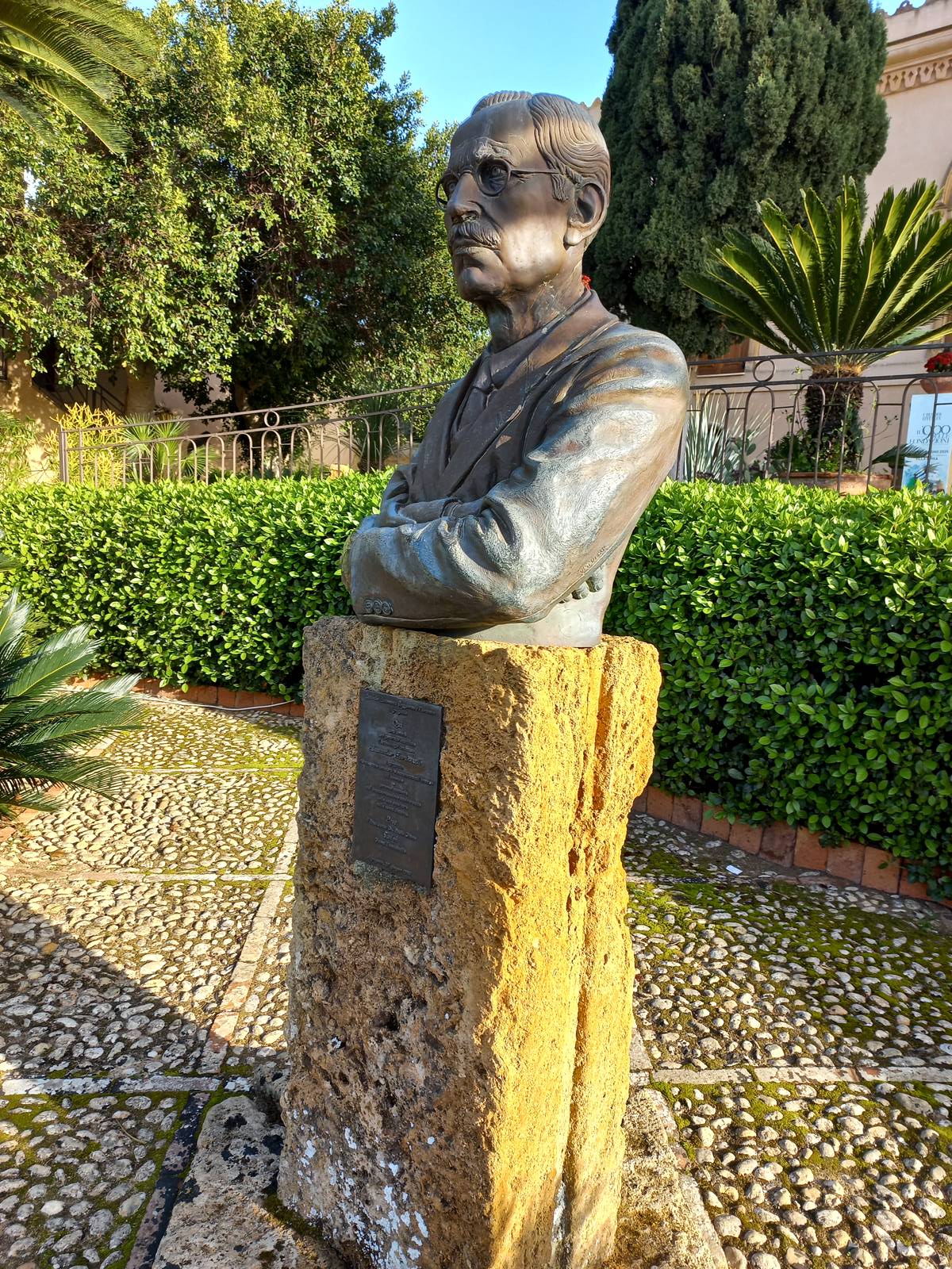 Monument to Alexander Hardcastle