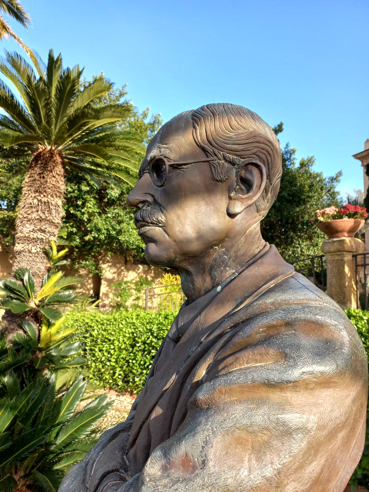 Monument to Alexander Hardcastle