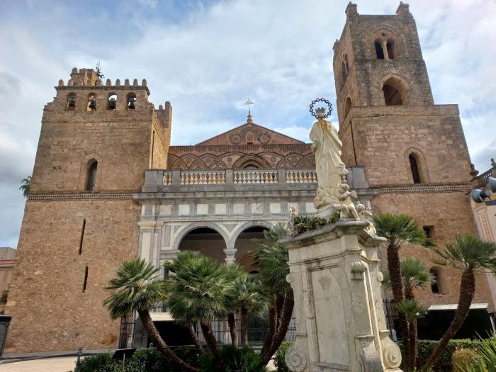 Piazza Guglielmo II - Монреале