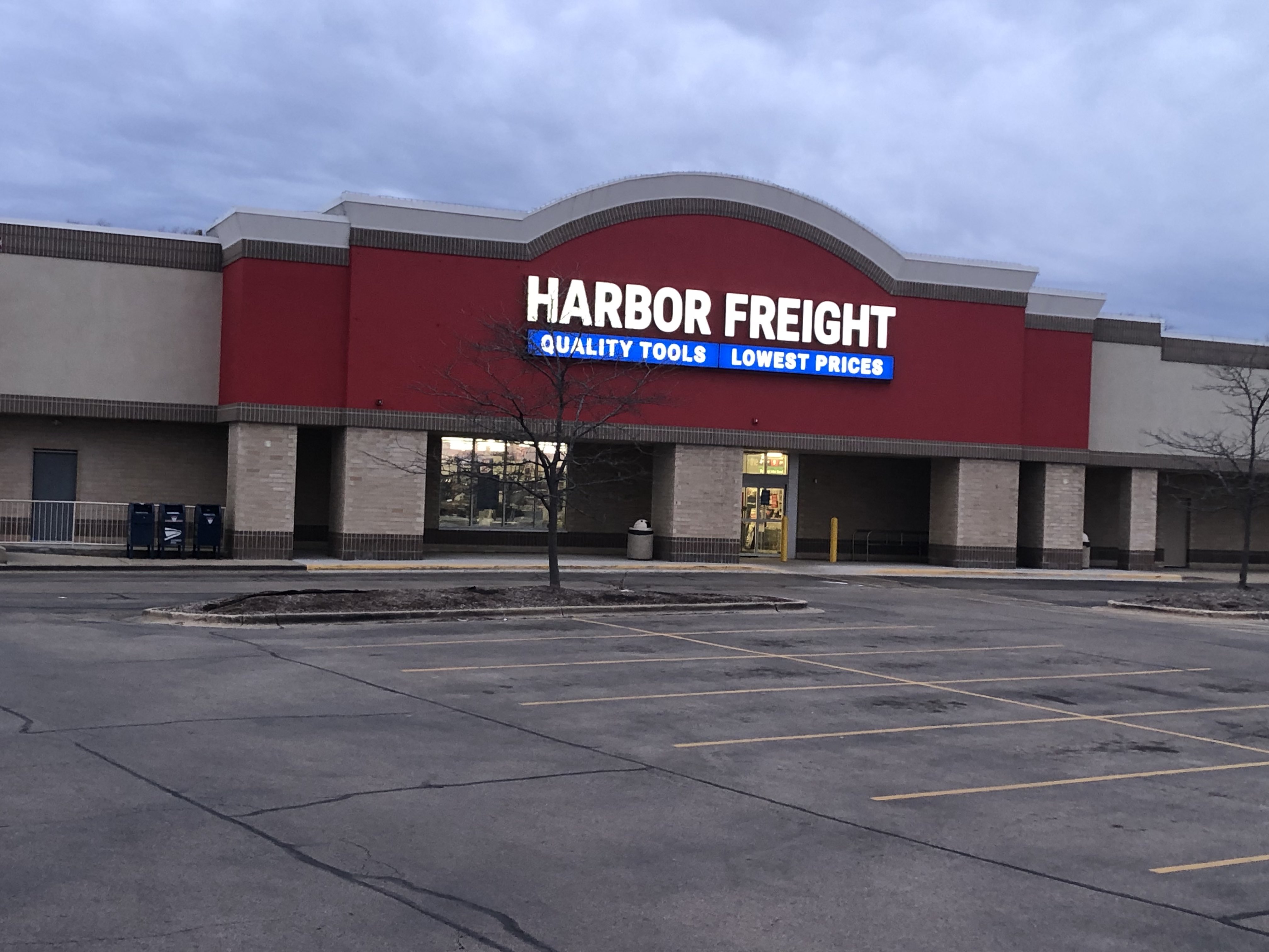 Harbor Freight - Elgin, Illinois