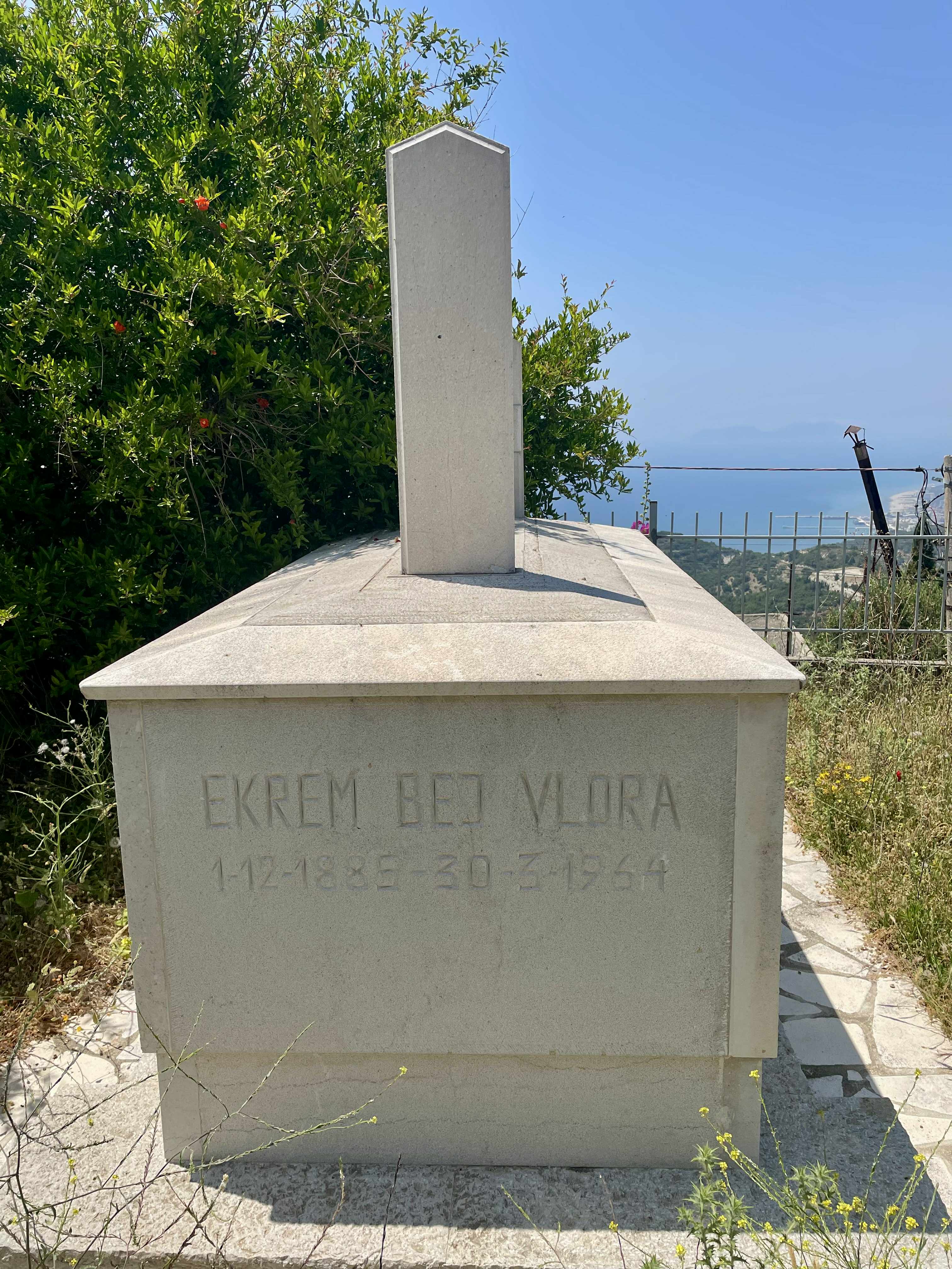 Ekrem Bej Vlora Kaninë Grave