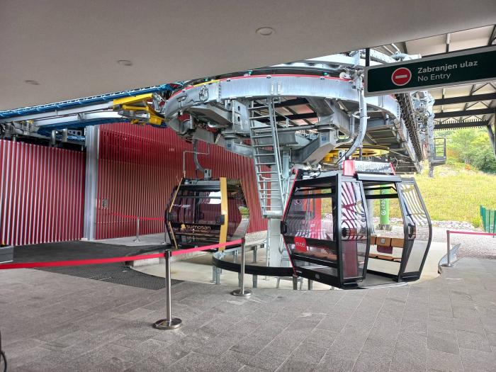 Lower cable car station