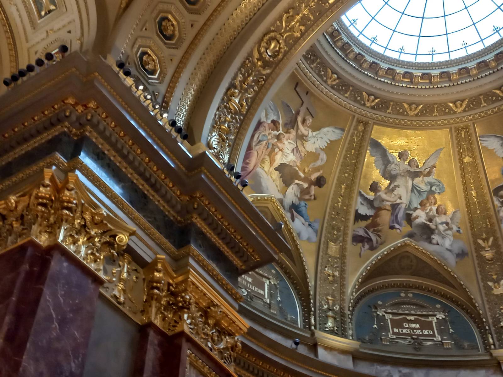 The main altar - Budapest
