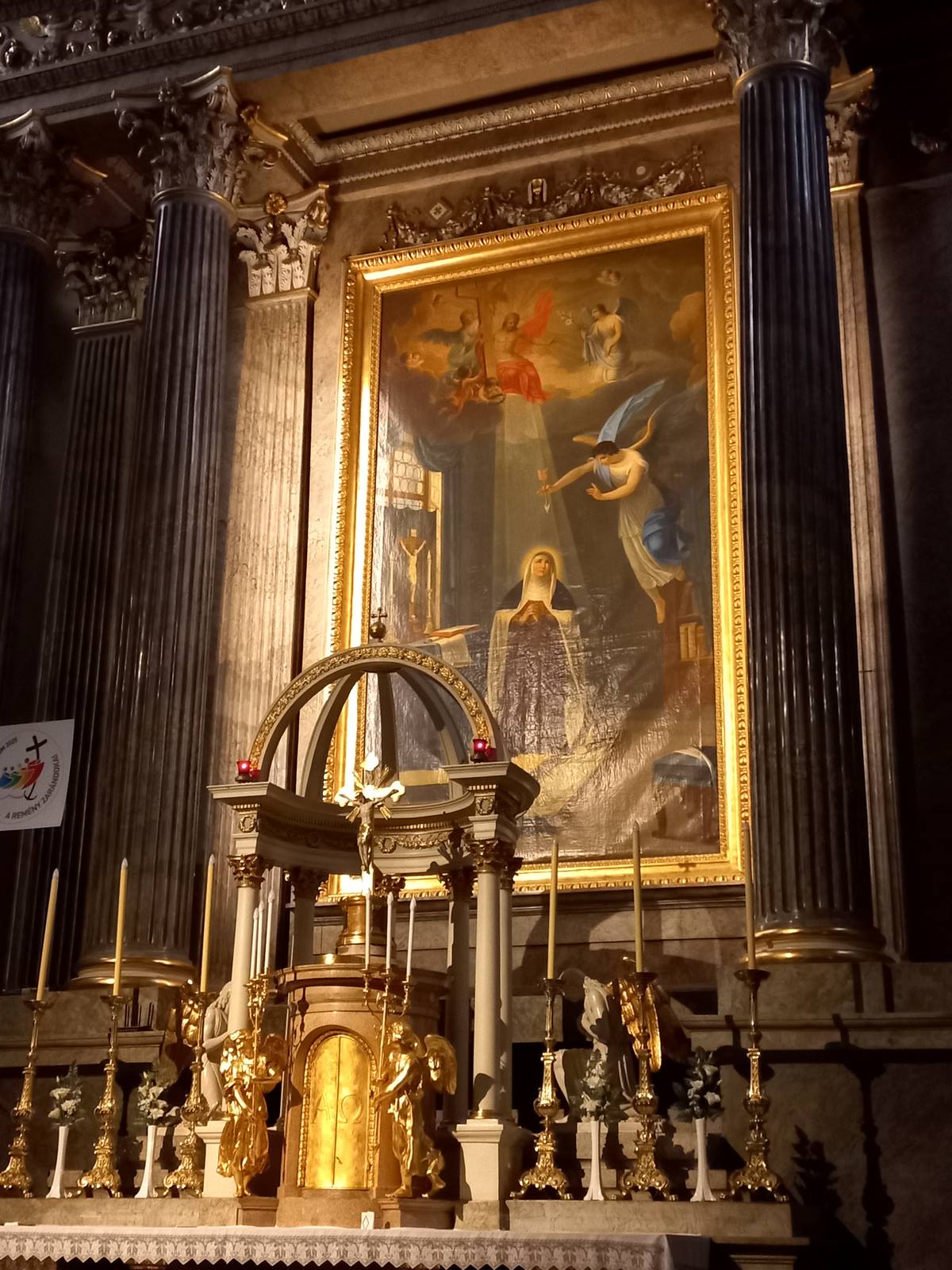 Main altar - Budapest
