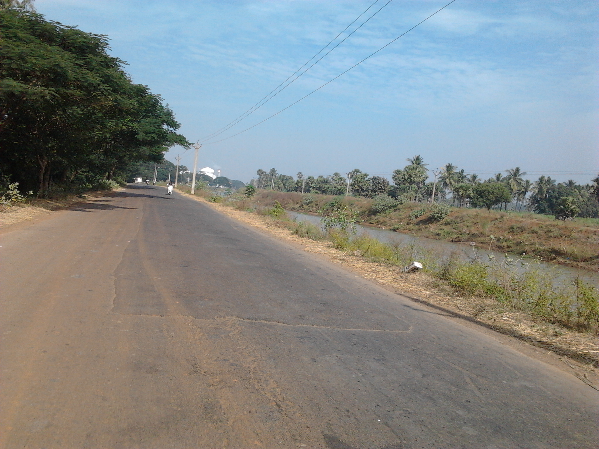 Dowlaiswaram - Samalkot Canal Road