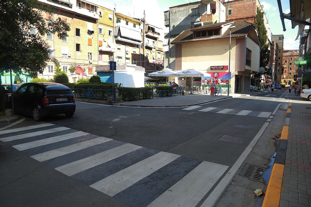 Rruga "Reshit Çollaku" - Tiranë