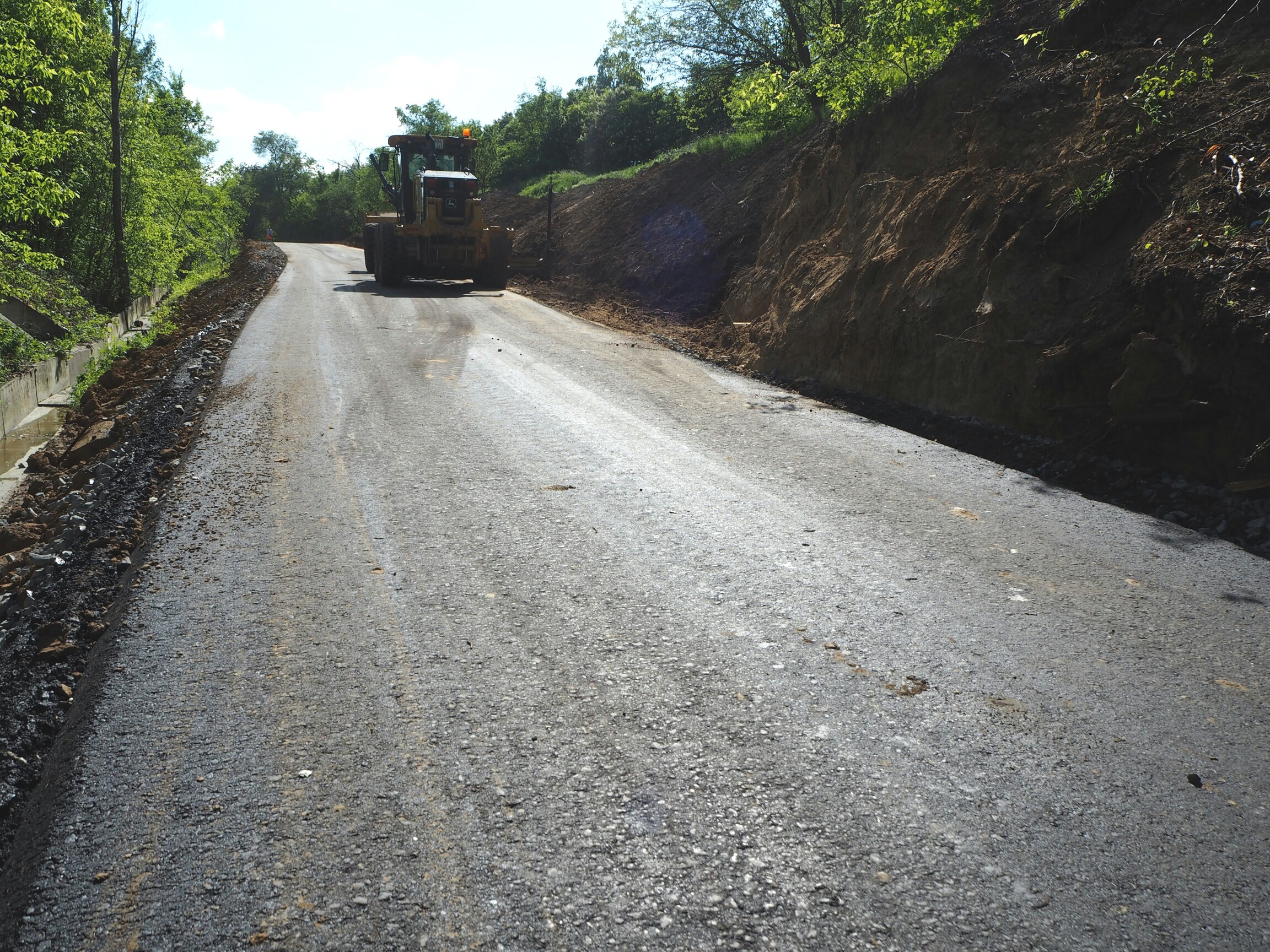 Temporary bypass road for the period of construction of the new road ...